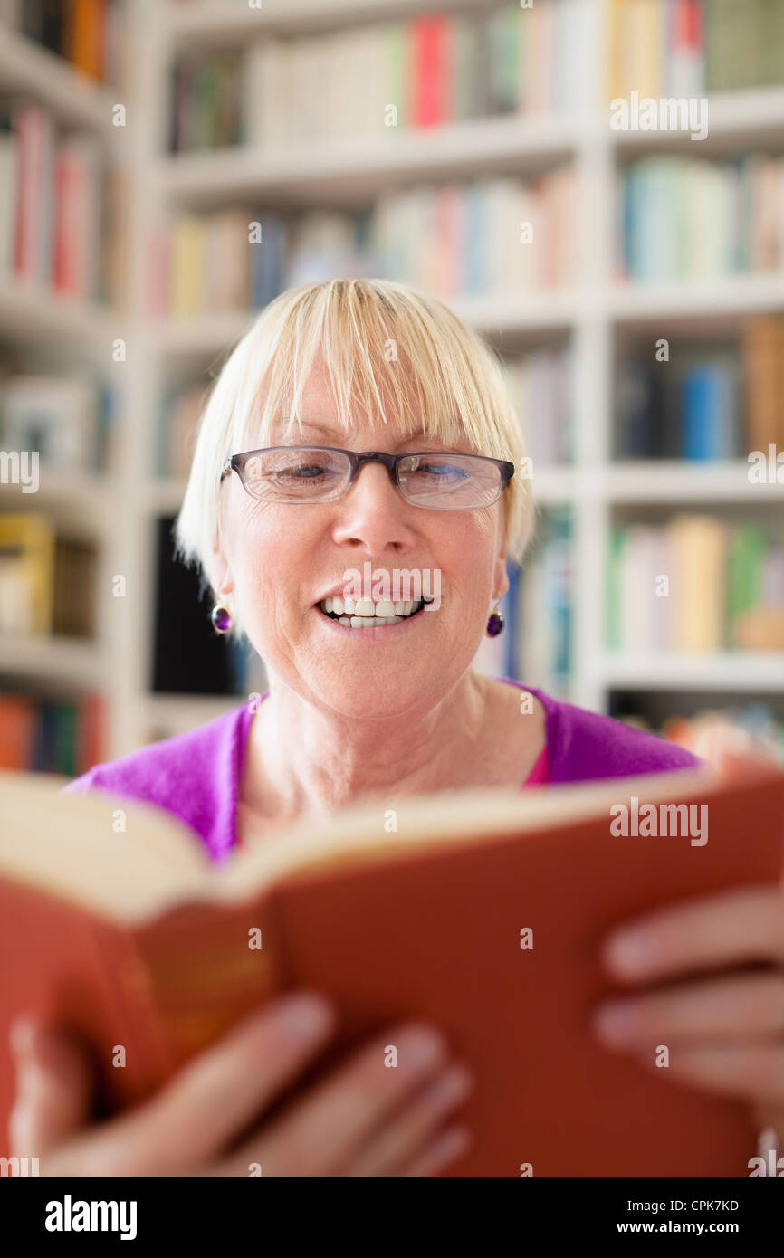 Portrait mother reading books hi-res stock photography and images - Alamy