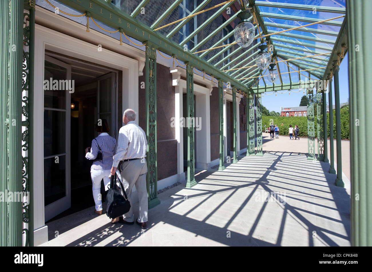 Entrance to queens palace hi-res stock photography and images - Alamy