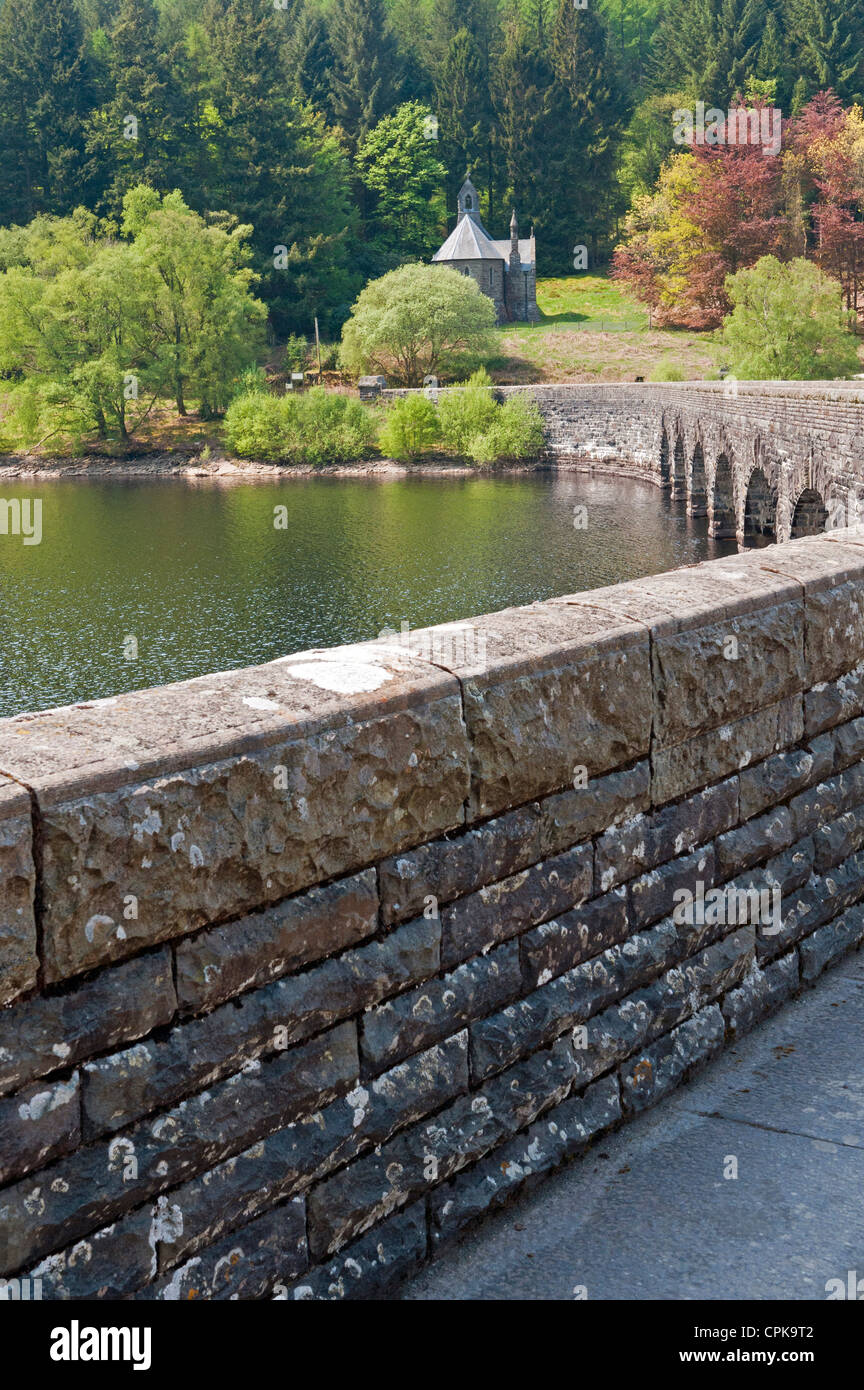 Garreg Ddu Dam in the Elan Valley, Powys, Mid Wales, showing Nantgwyllt ...