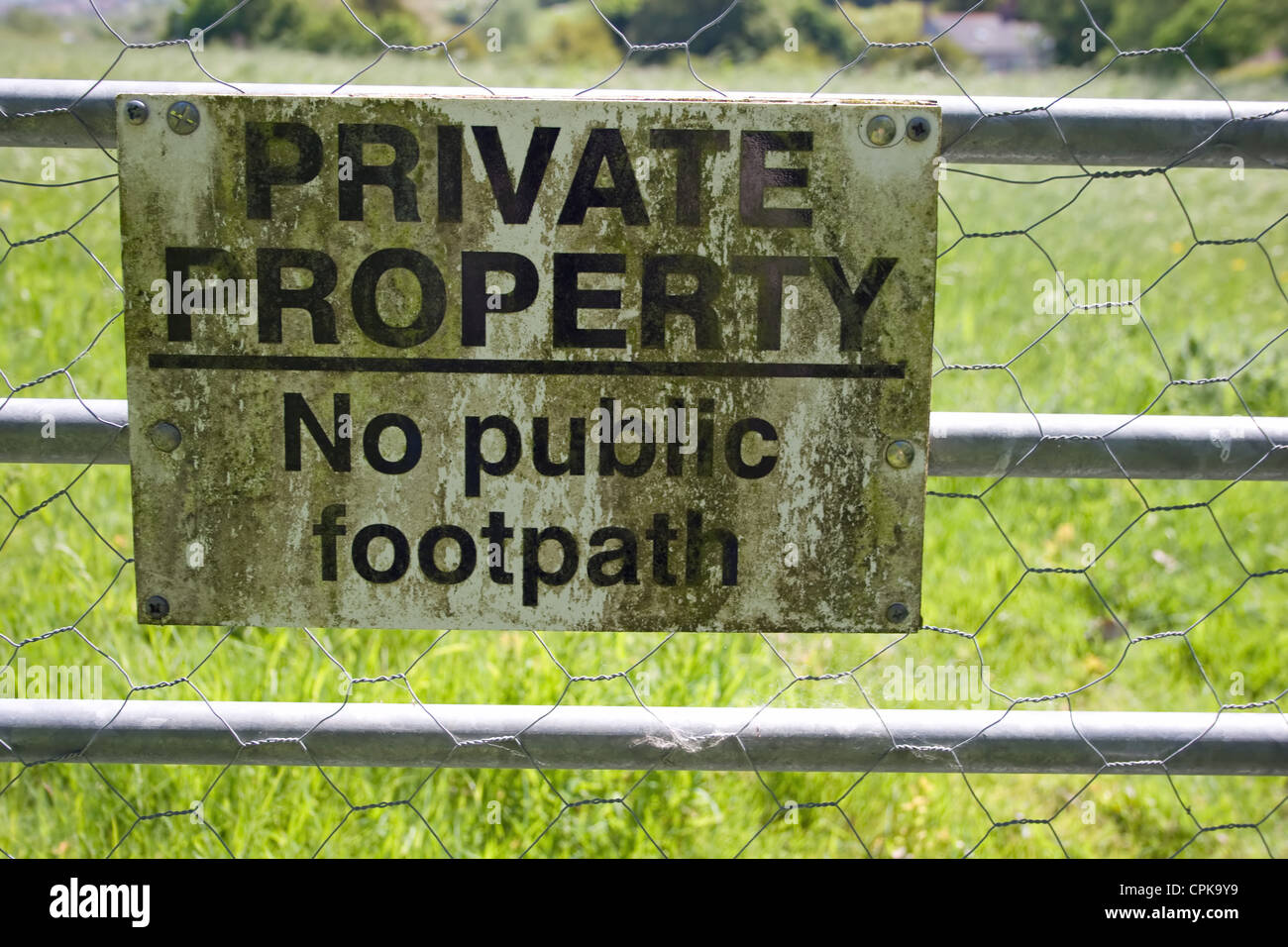 Sign reading "private property no public footpath Stock Photo - Alamy