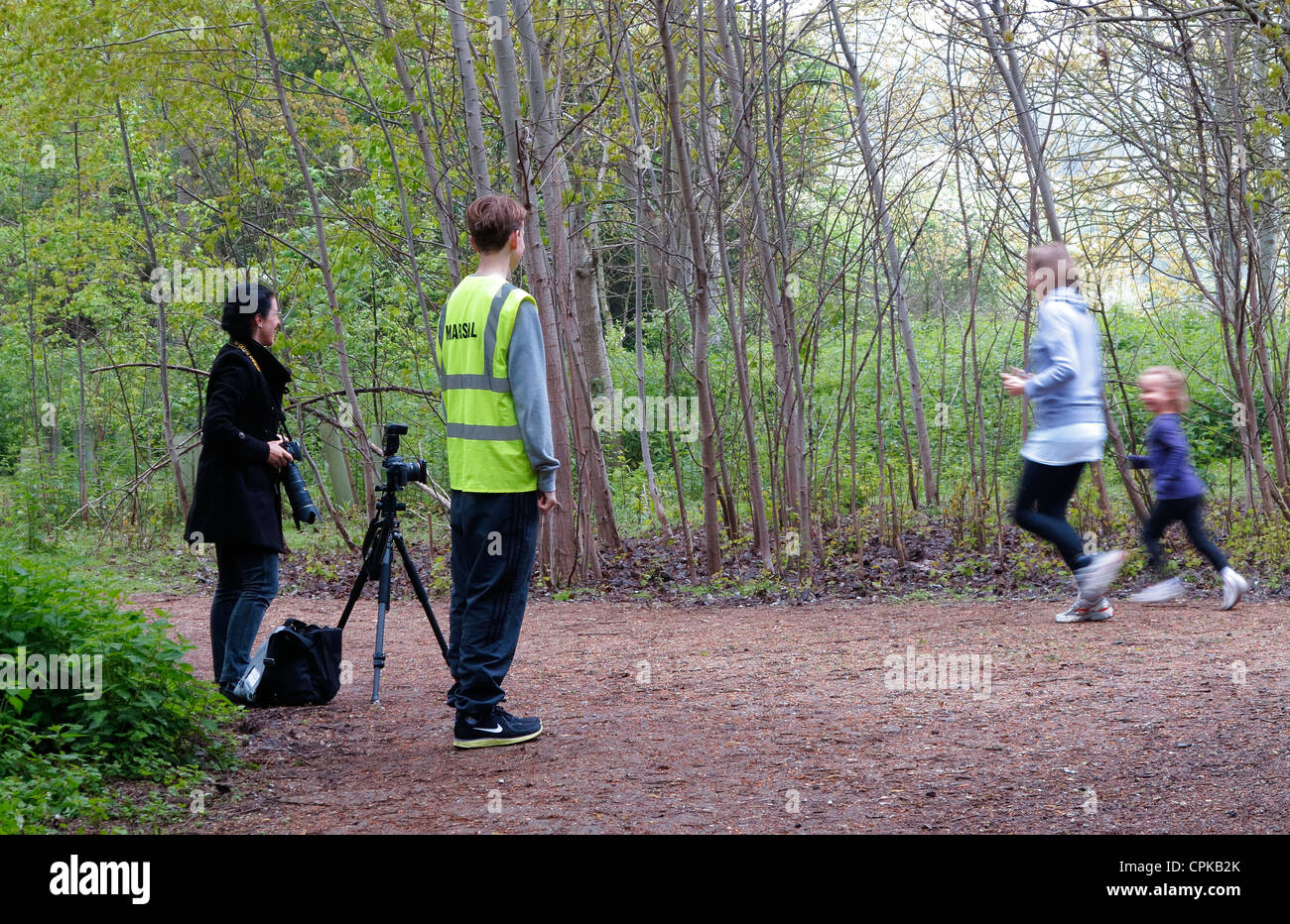 Photographing runners in the park Stock Photo - Alamy