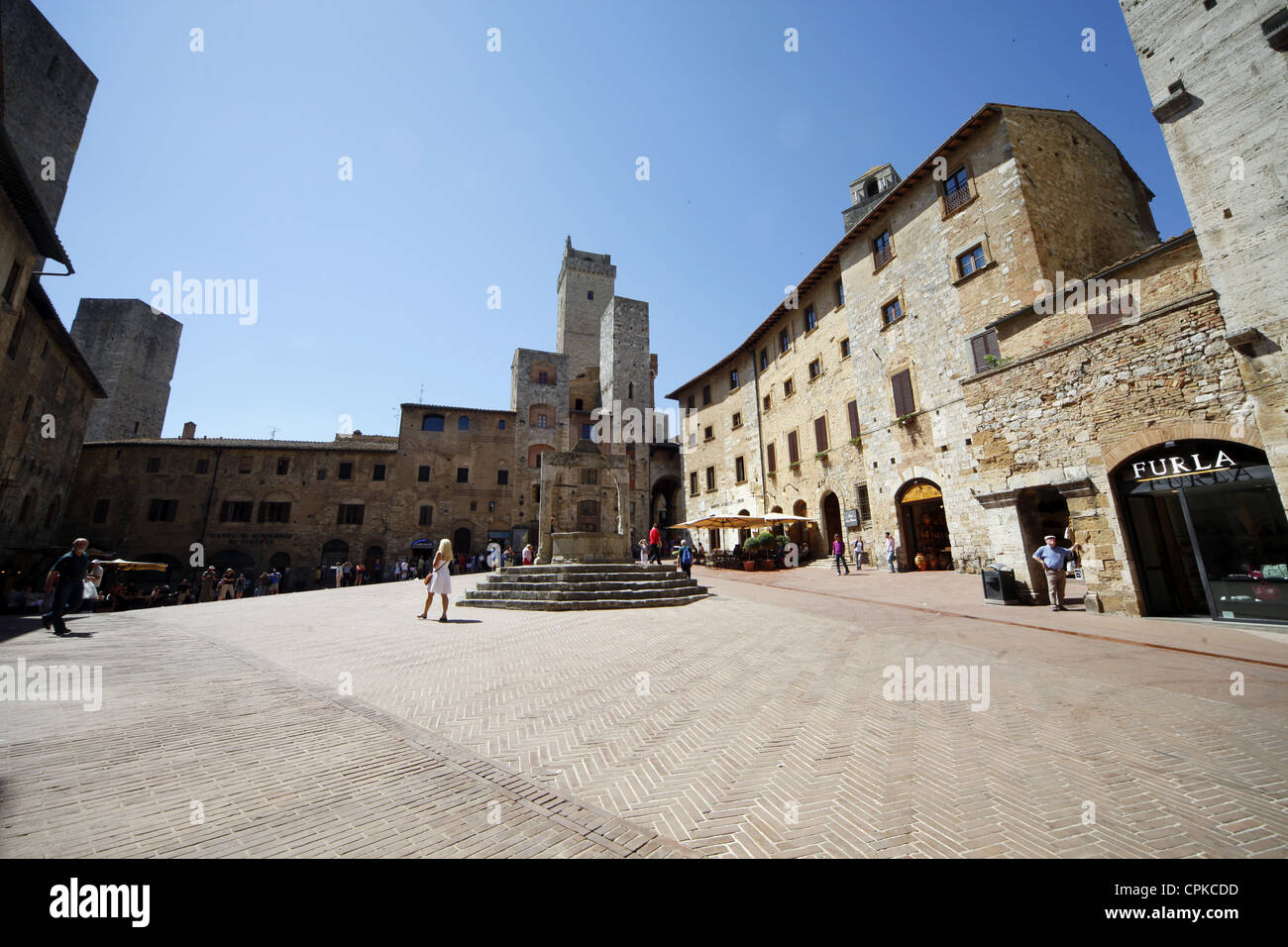 TOWN SQUARE & TOWERS SAN GIMIGNANO TUSCANY ITALY 10 May 2012 Stock ...