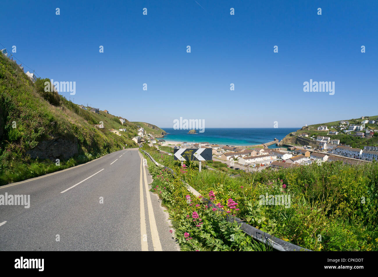 Cornish seaside village hi-res stock photography and images - Alamy