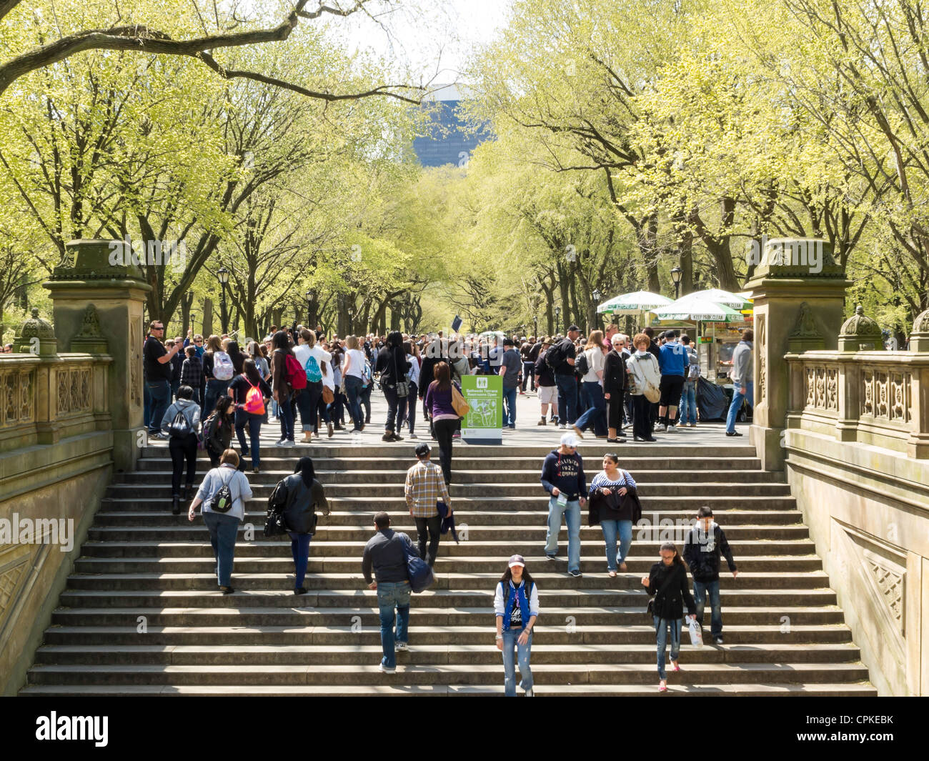 Sidewalk terrace crowd hi-res stock photography and images - Alamy