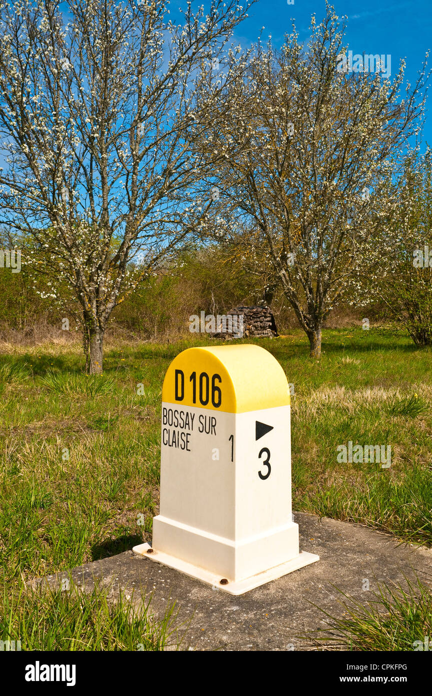 Roadside marker hi-res stock photography and images - Alamy