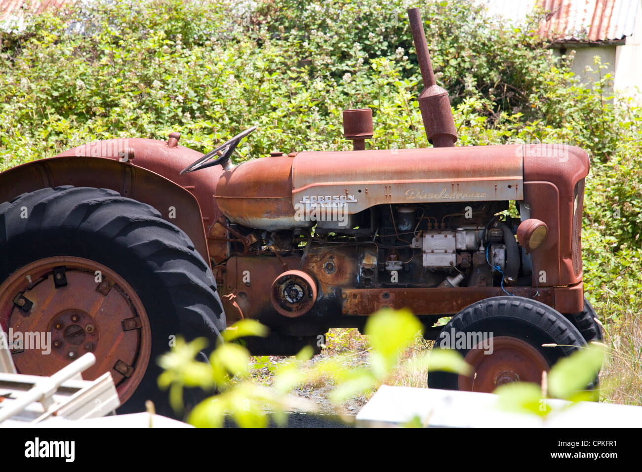 Rusty old farm tractor hi-res stock photography and images - Alamy