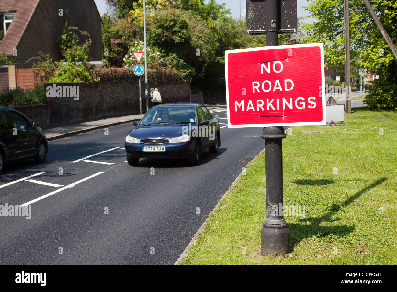 No road markings sign on a lamppost Stock Photo - Alamy