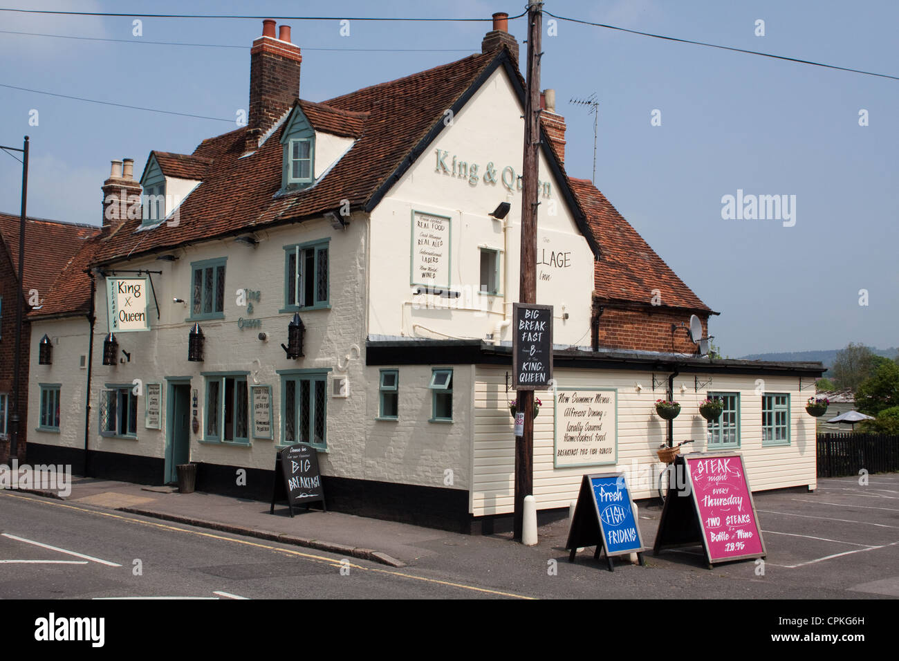 The King and Queen pub in Wendover, Buckinghamshire Stock Photo - Alamy