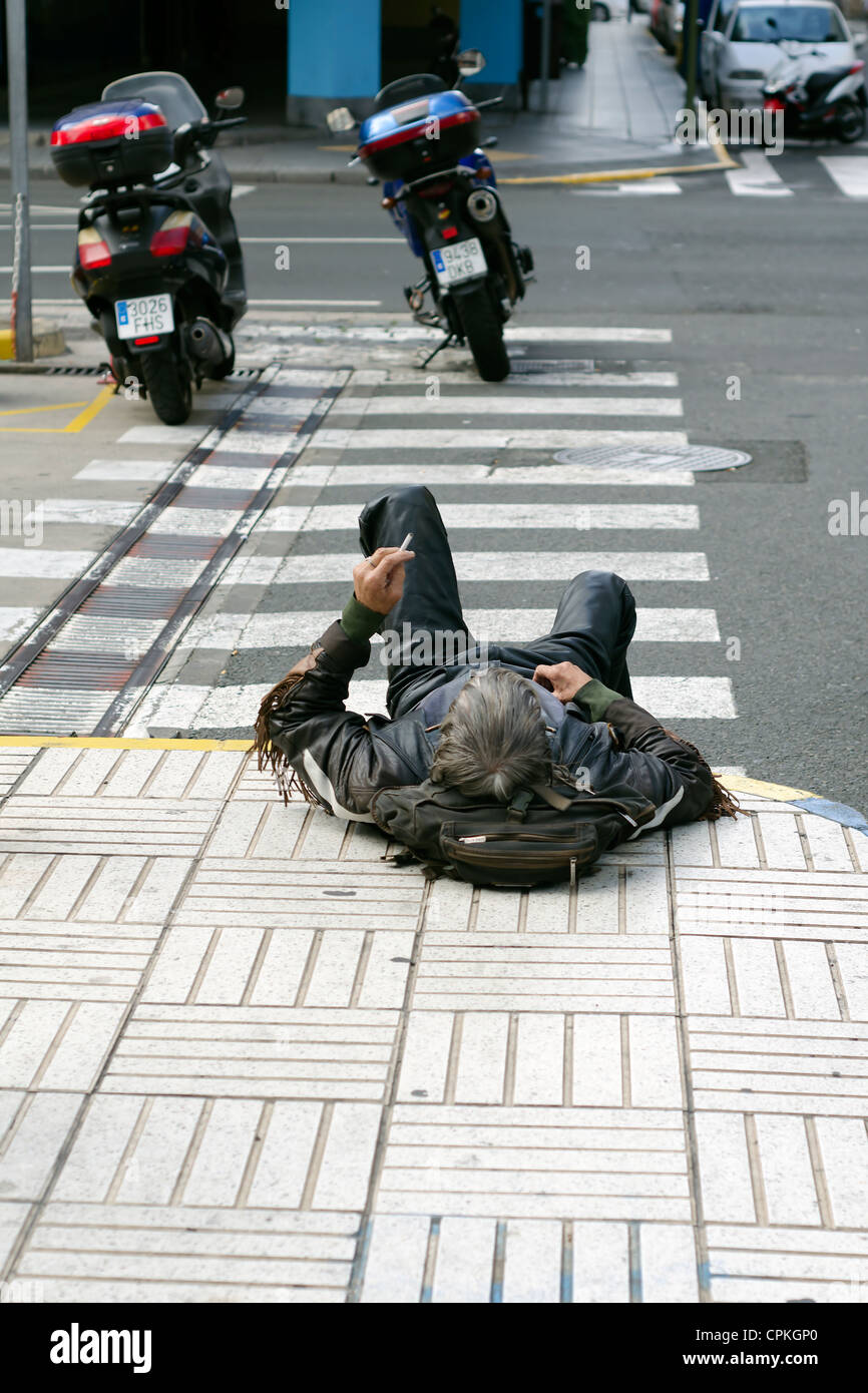 homeless in the street Stock Photo - Alamy