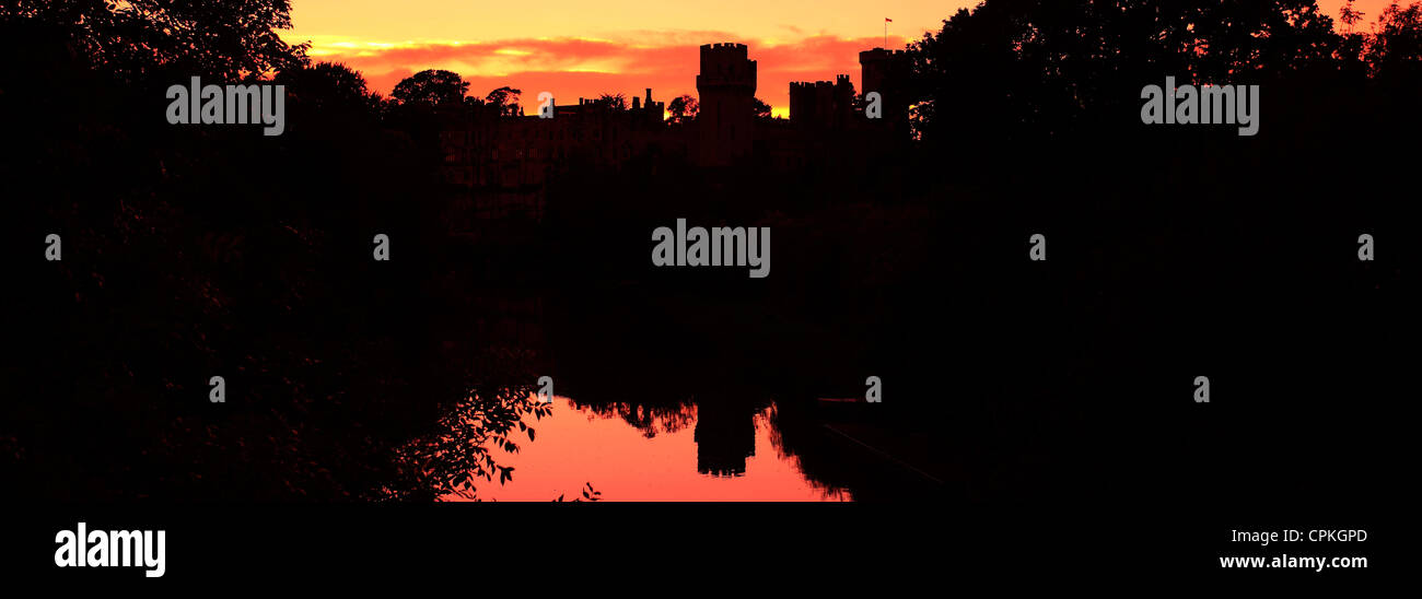 Sunset view over Warwick Castle on the River Avon, Warwickshire ...