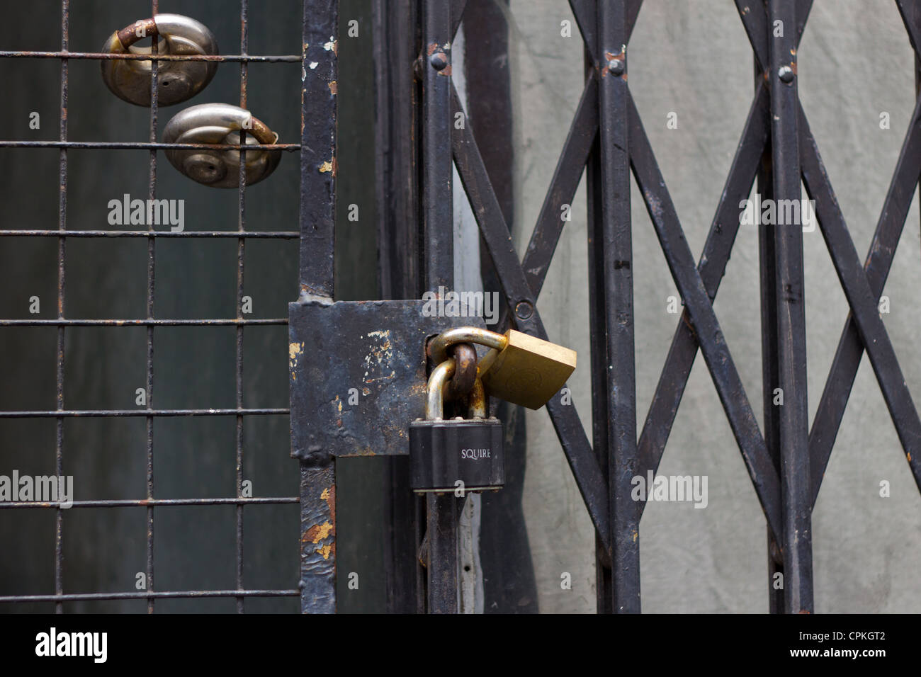 Shop gate hi-res stock photography and images - Alamy