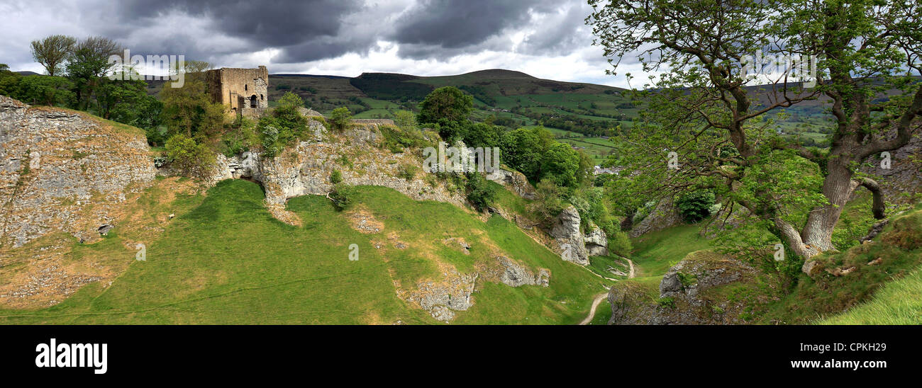 Cave Dale with the ruins of Peveril Castle, Castleton village, Hope ...