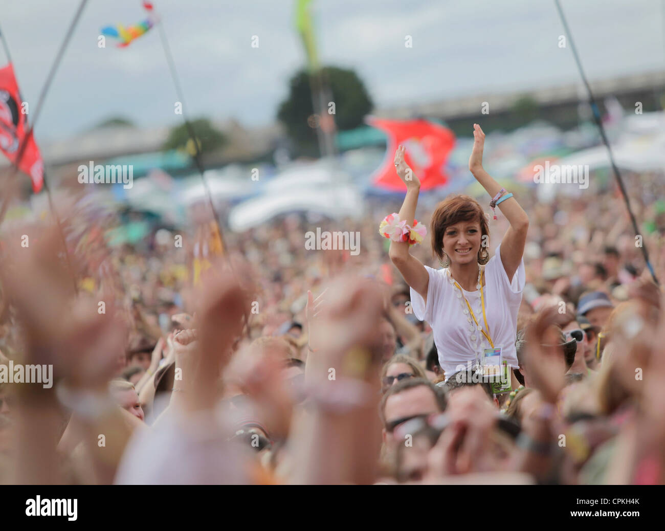 Glastonbury festival crowd hi-res stock photography and images - Alamy
