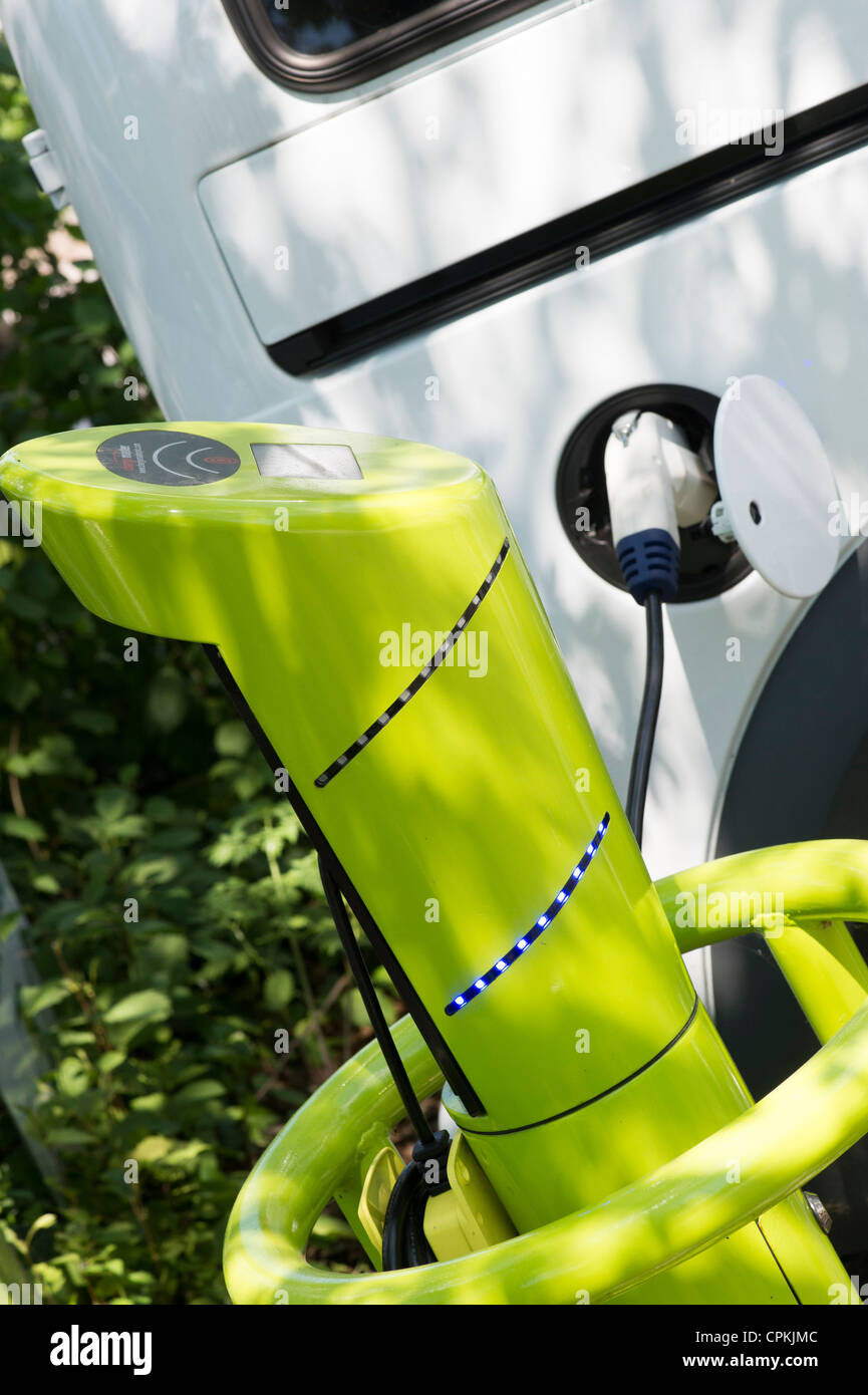 Battery terminal hi-res stock photography and images - Alamy