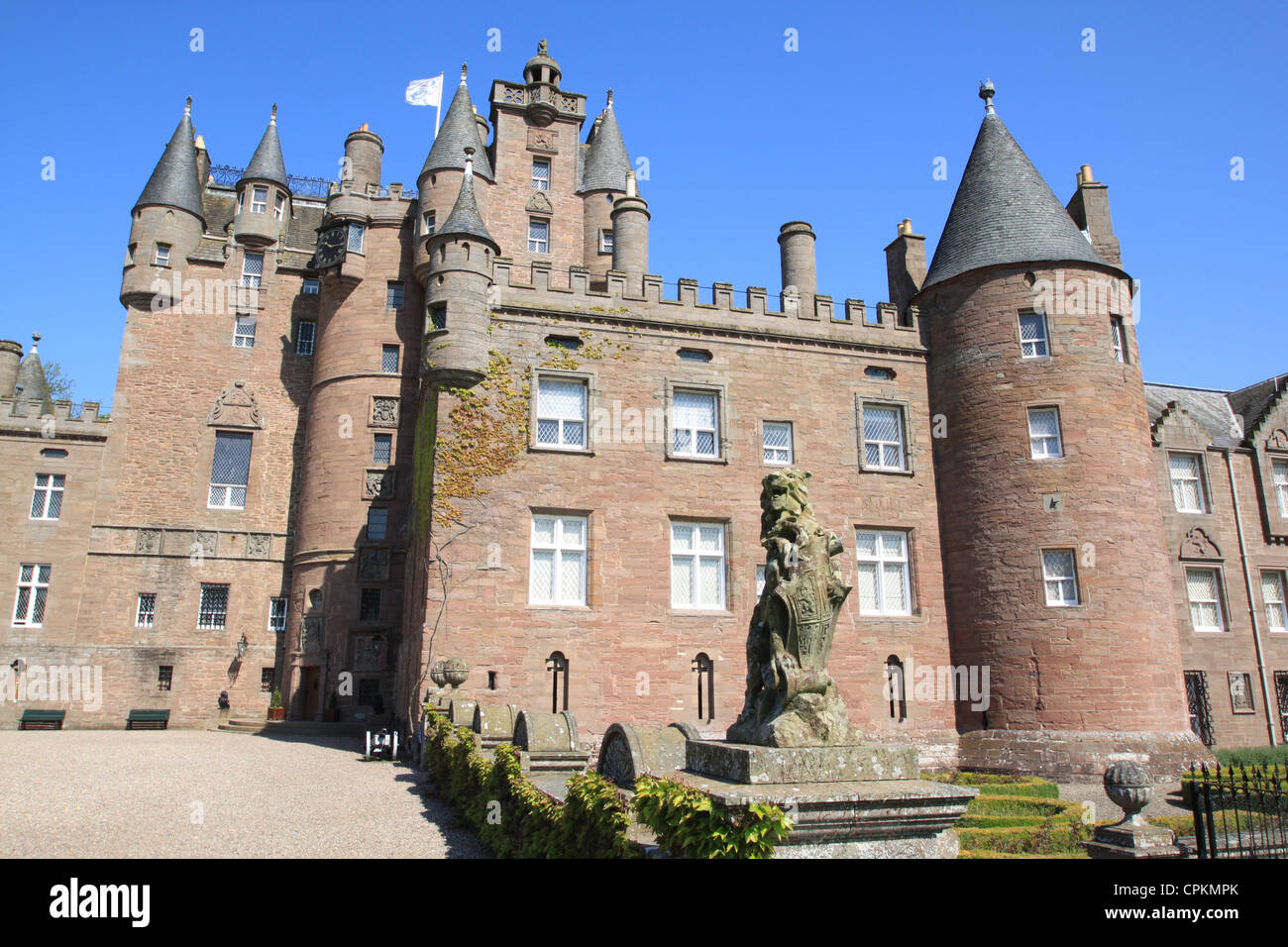 Glamis castle hi-res stock photography and images - Alamy
