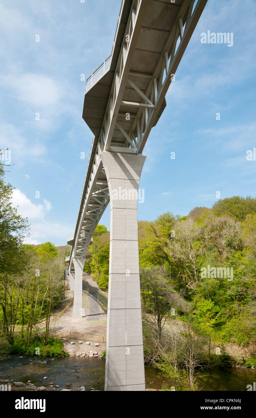 Newly constructed Gem Bridge linking Drakes Trail Cycle Path over the ...