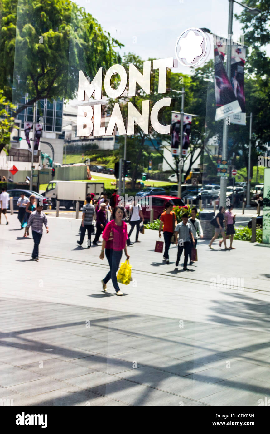 Luxury shopping Orchard Road Singapore Stock Photo - Alamy