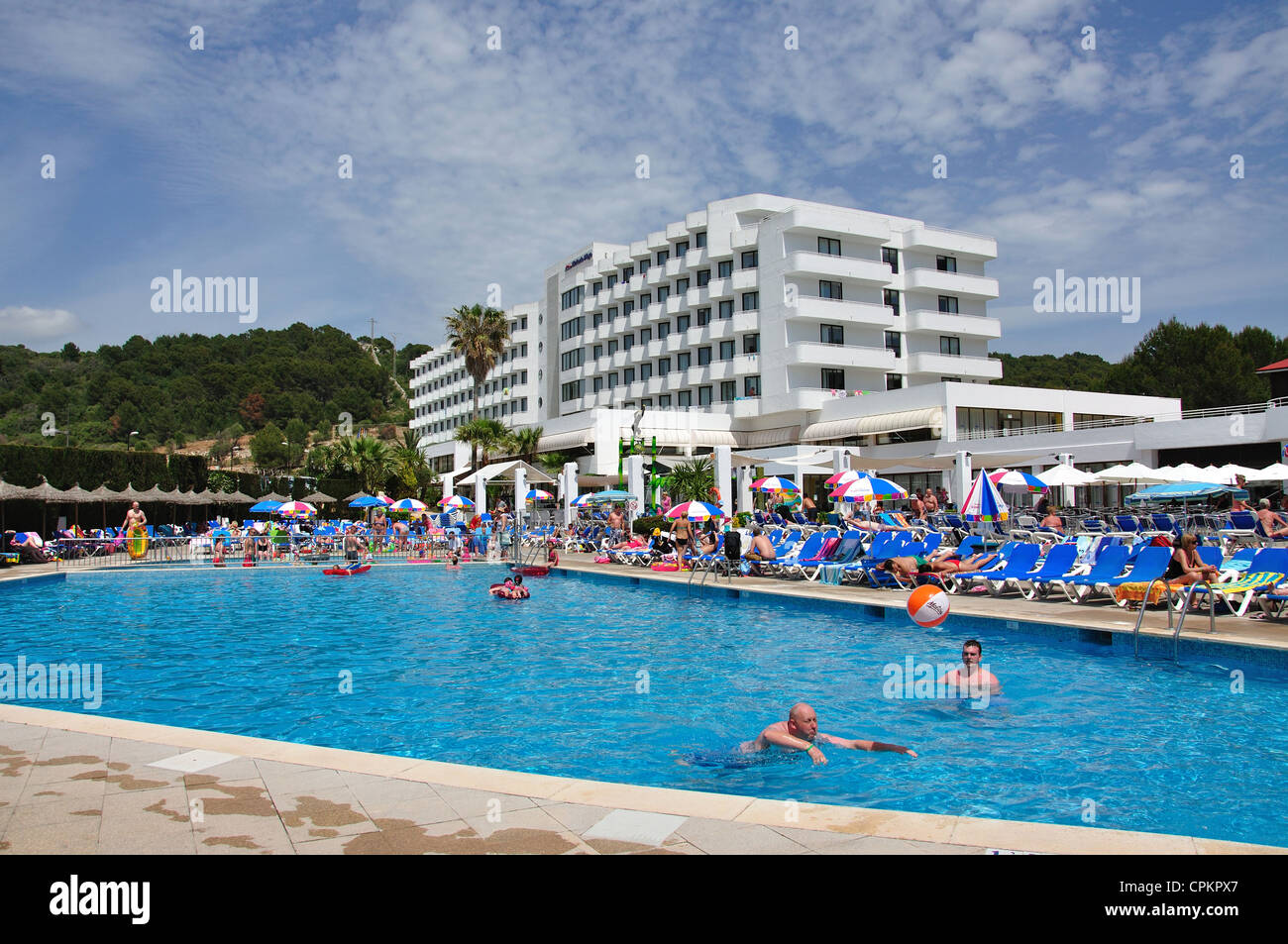 Crowded swimming pool hi-res stock photography and images - Alamy