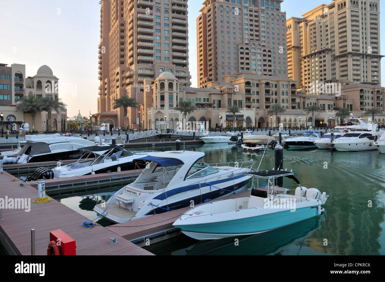 Qatar oil facilities hi-res stock photography and images - Alamy