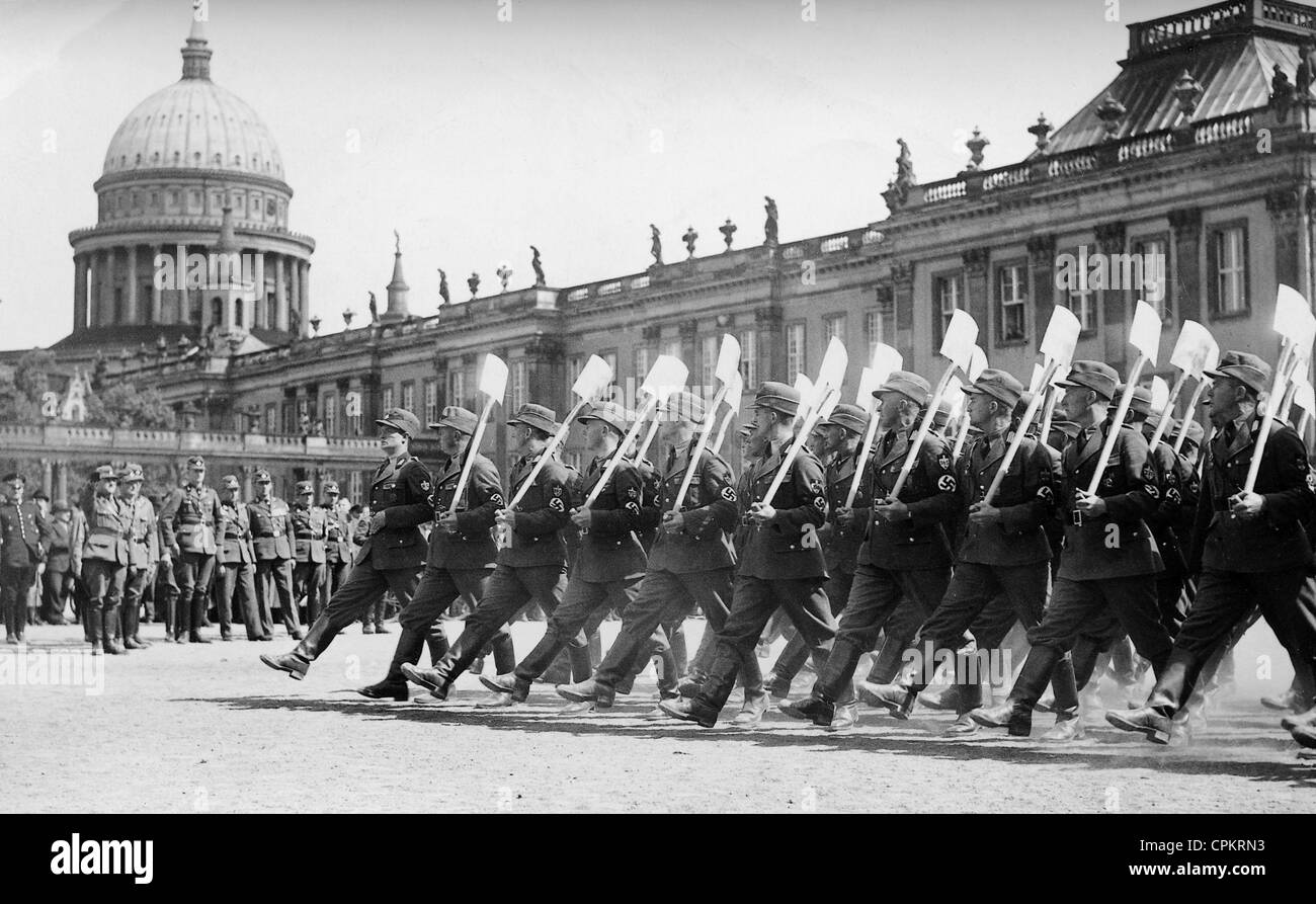 Parade of the Reich Labour Service [Reichsarbeitsdienst, RAD] in ...
