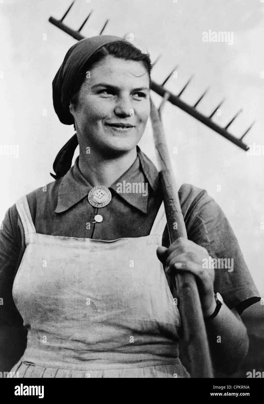 Female member of the Reich Labour Service [Reichsarbeitsdienst, RAD ...