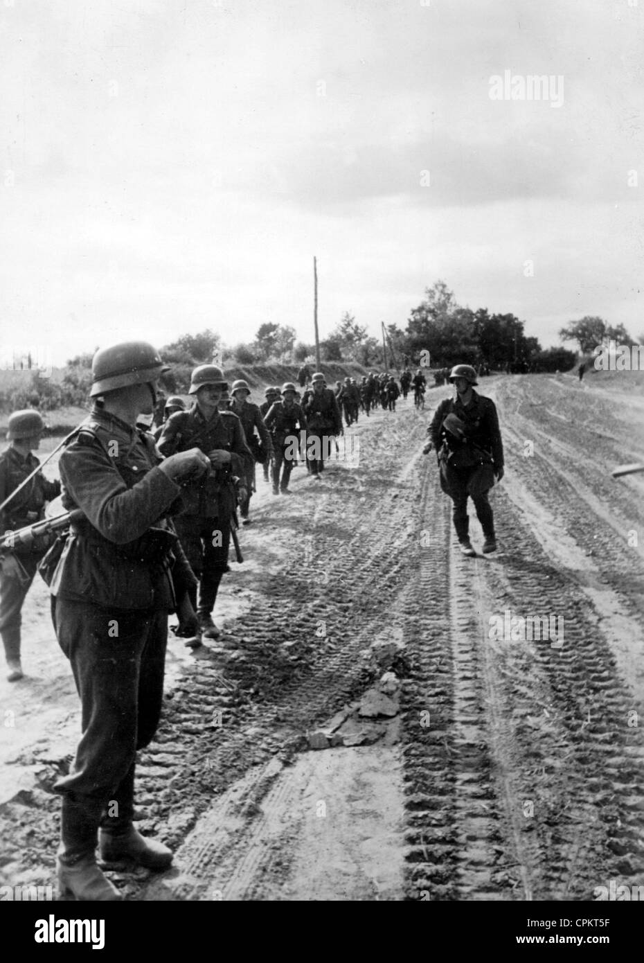 Advance of German soldiers in the encirclement battle of Kiev, 1941 ...