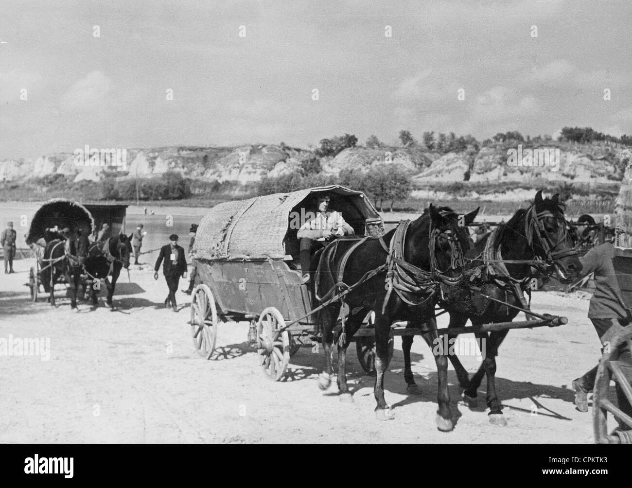 German-Russians from Bessarabia at the Russian-Romanian border, 1940 ...