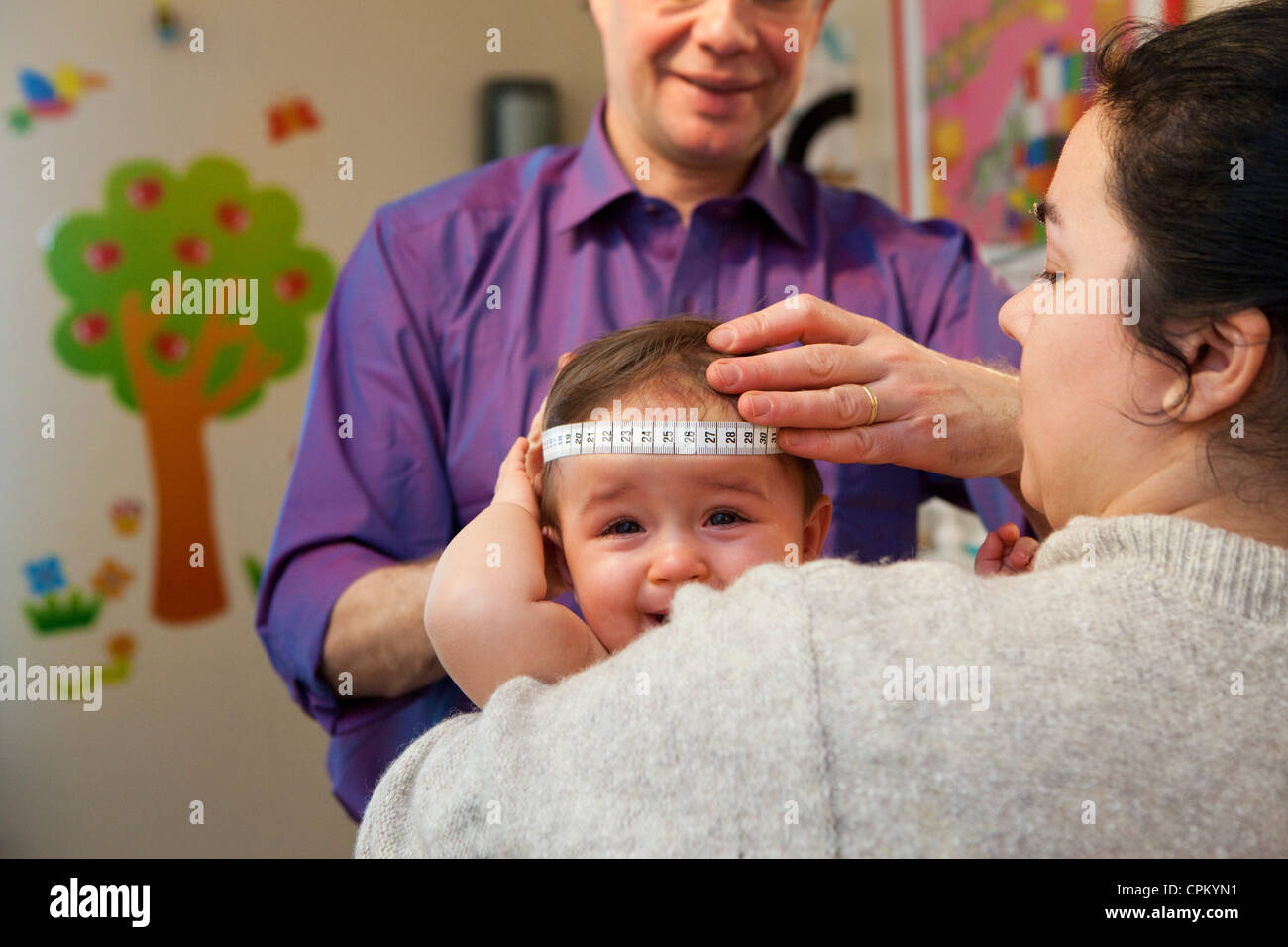 Head circumference hi-res stock photography and images - Alamy