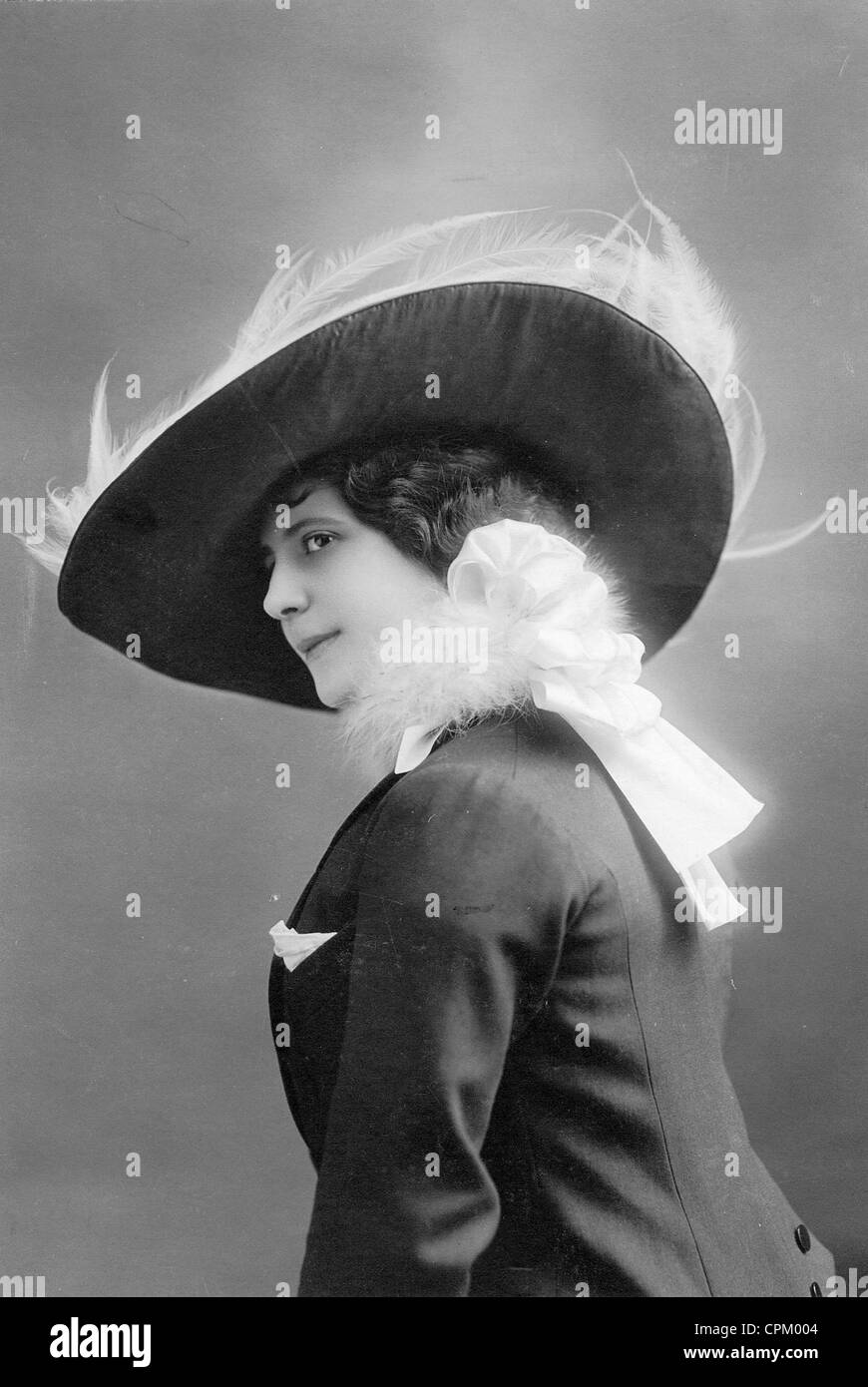 Woman fashion 1912 hi-res stock photography and images - Alamy