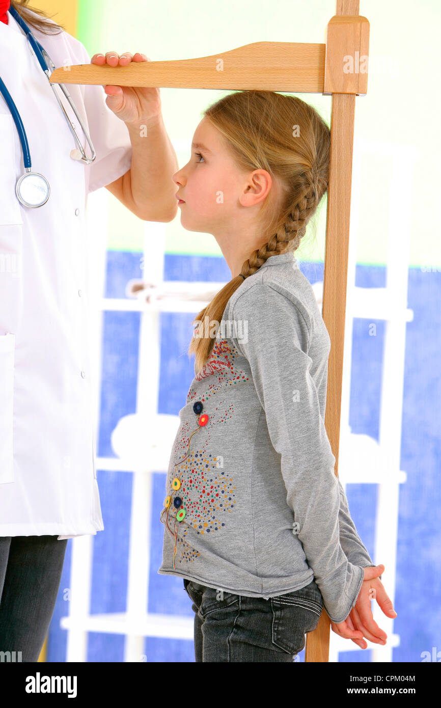 MEASURING HEIGHT IN A CHILD Stock Photo - Alamy