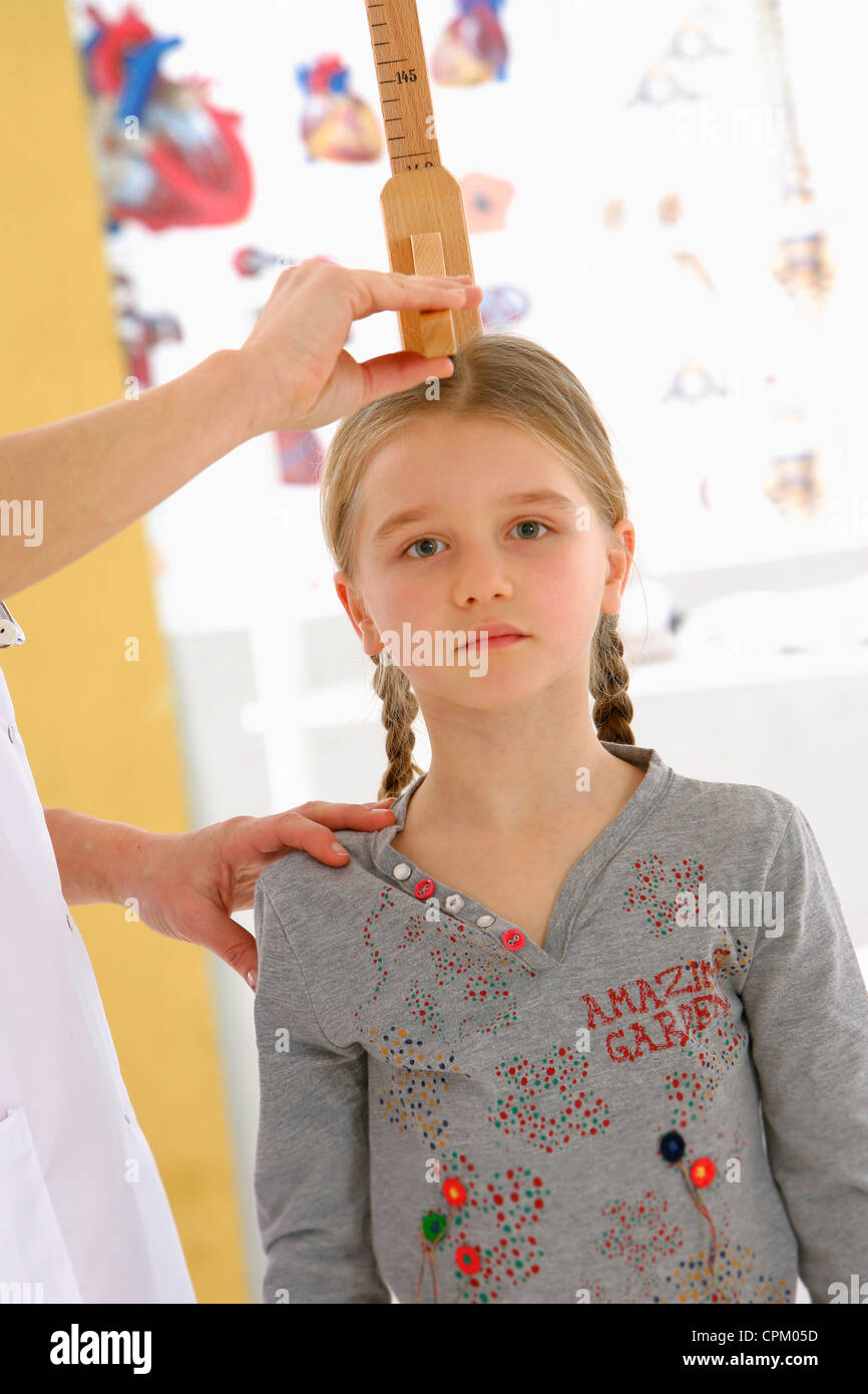 MEASURING HEIGHT IN A CHILD Stock Photo - Alamy