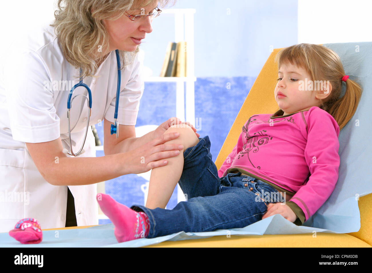 KNEE, SEMIOLOGY CHILD Stock Photo - Alamy