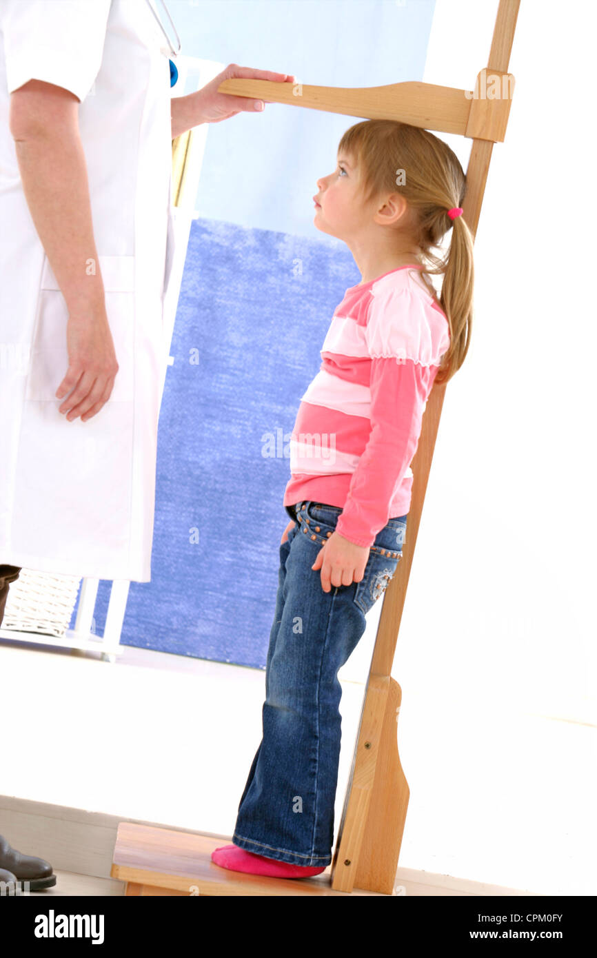 MEASURING HEIGHT IN A CHILD Stock Photo - Alamy
