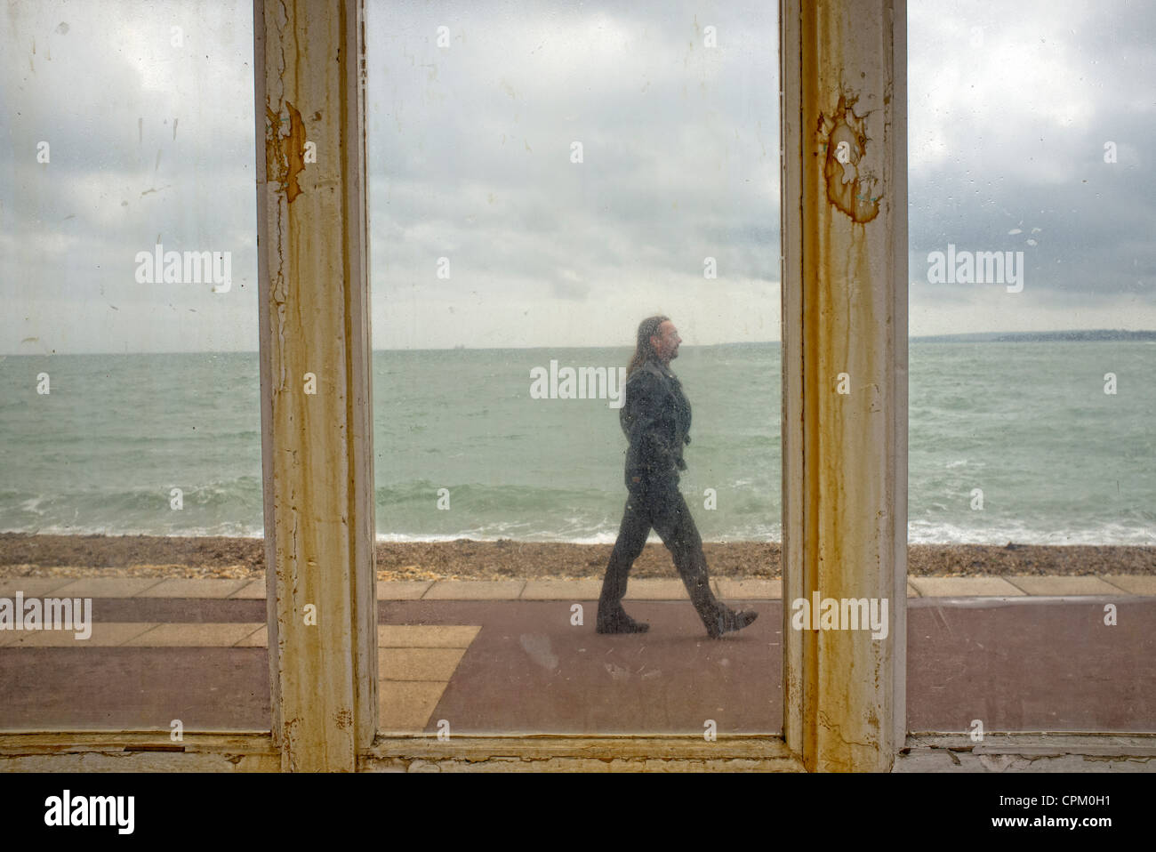 Walk walking past hi-res stock photography and images - Alamy