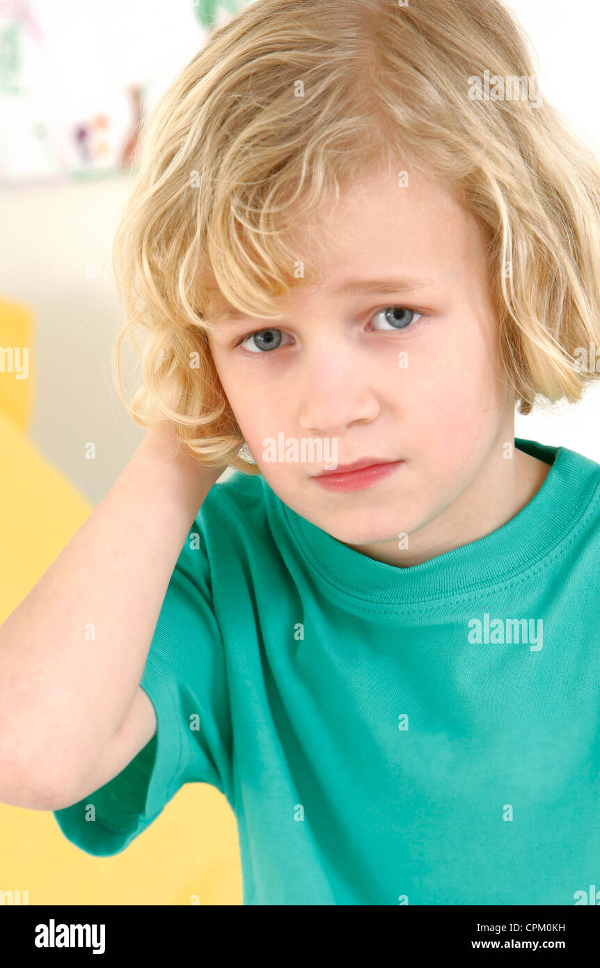 Ear pain in child hi-res stock photography and images - Alamy