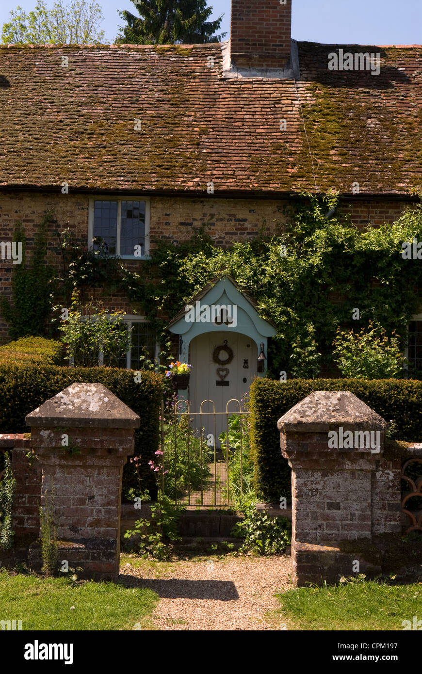 Rural cottage hi-res stock photography and images - Alamy