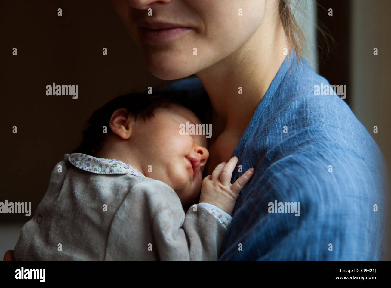 MOTHER AND NEWBORN BABY Stock Photo - Alamy