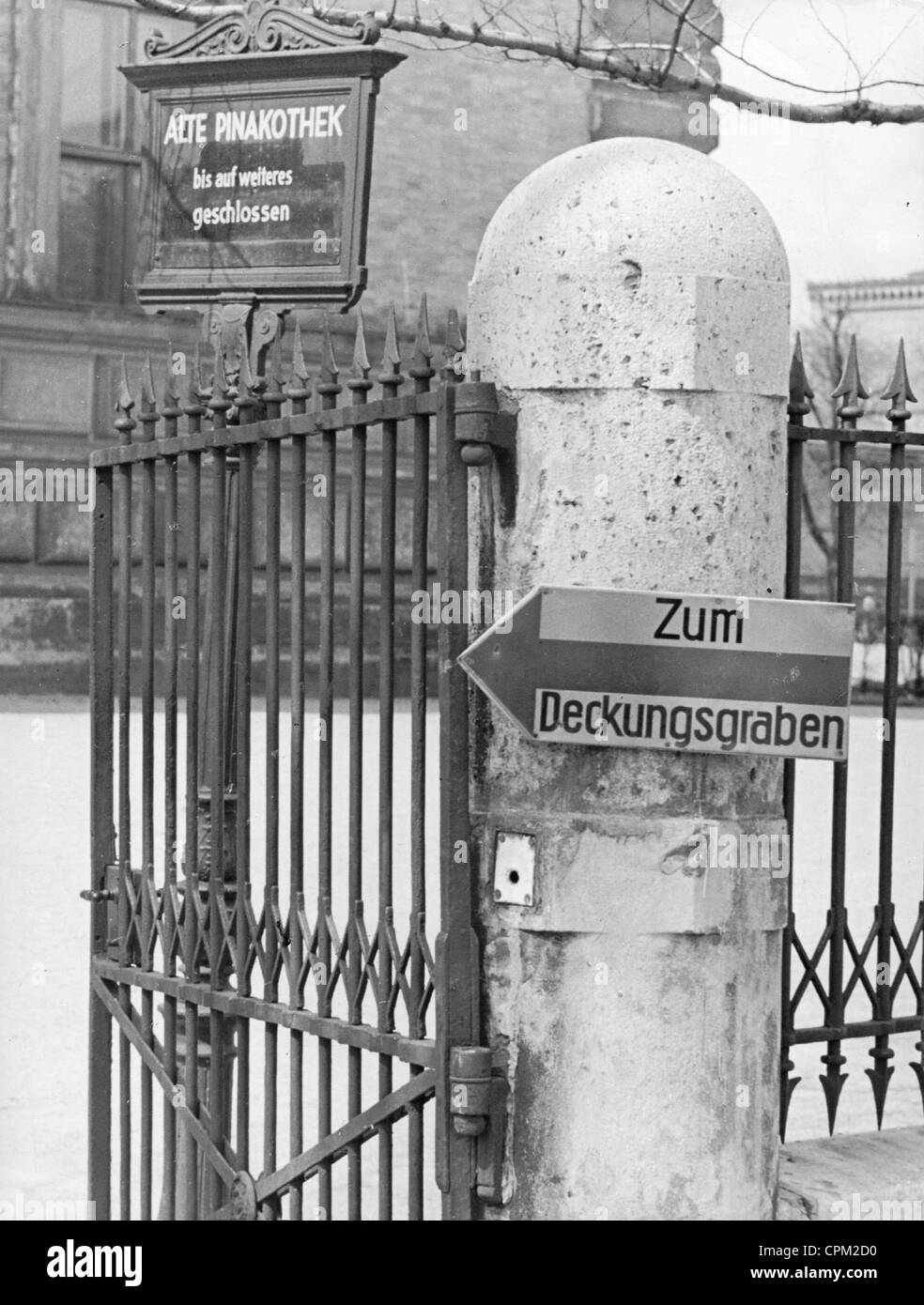 Second world war sign hi-res stock photography and images - Alamy