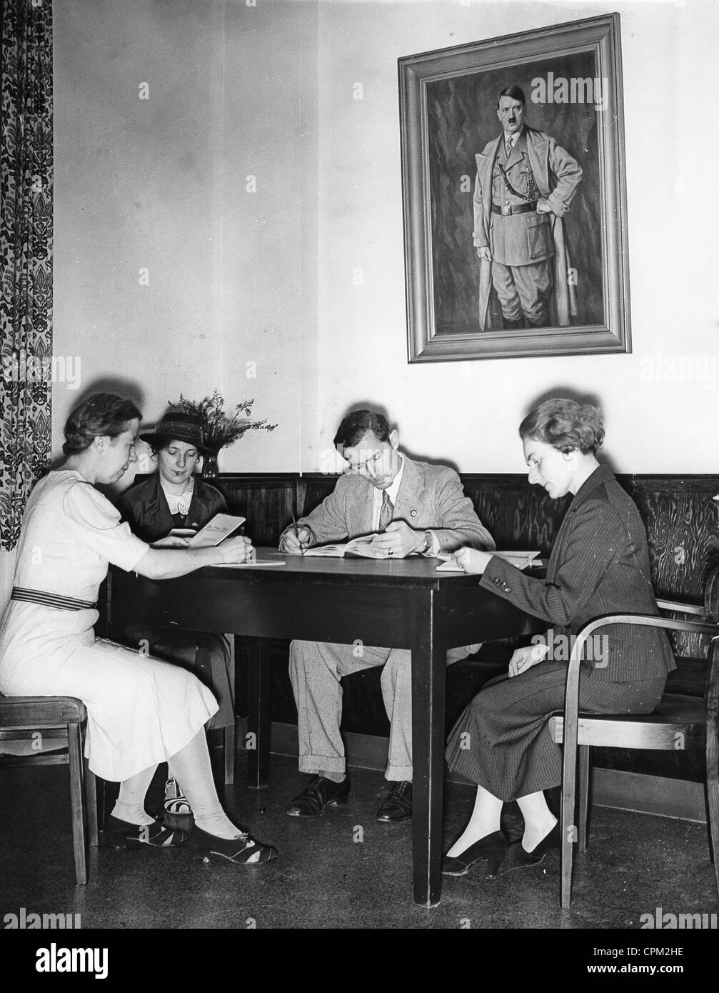 Hitler portrait 1939 hi-res stock photography and images - Alamy