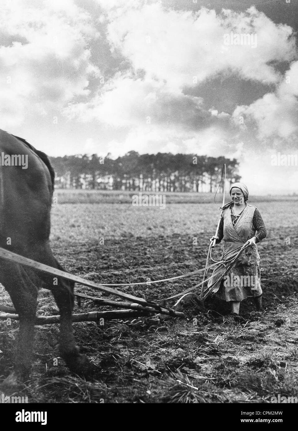 Peasant woman hi-res stock photography and images - Alamy