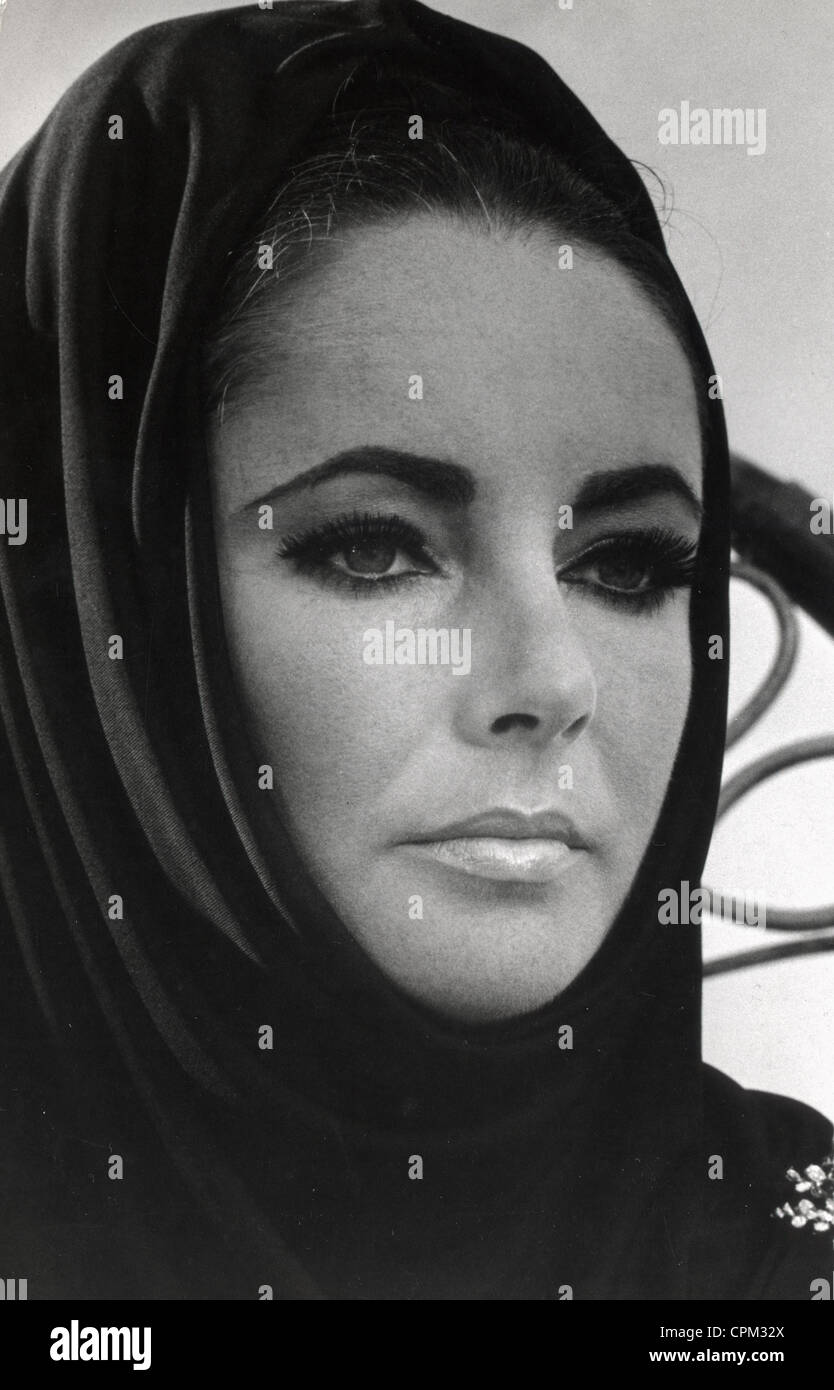 Elizabeth taylor boom 1968 hi-res stock photography and images - Alamy