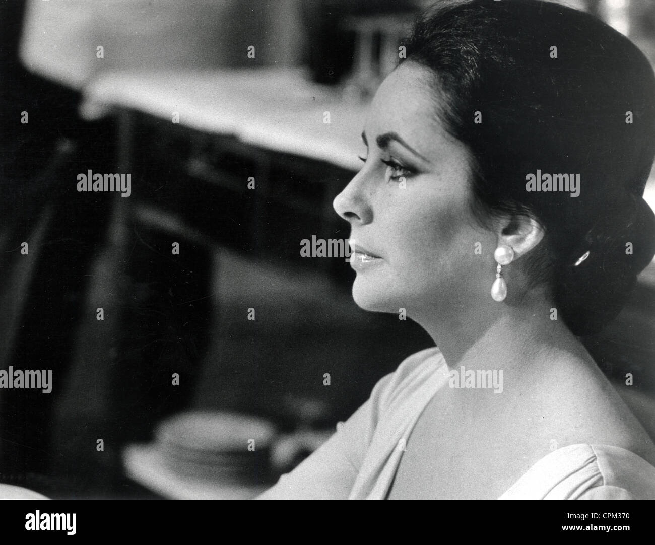 Elizabeth taylor ash wednesday 1973 hi-res stock photography and images ...