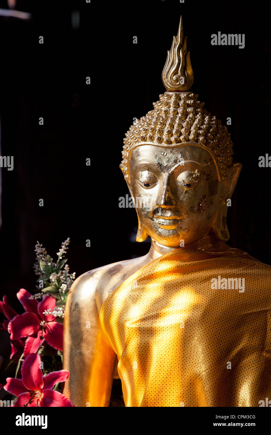 Golden light on statue hi-res stock photography and images - Alamy