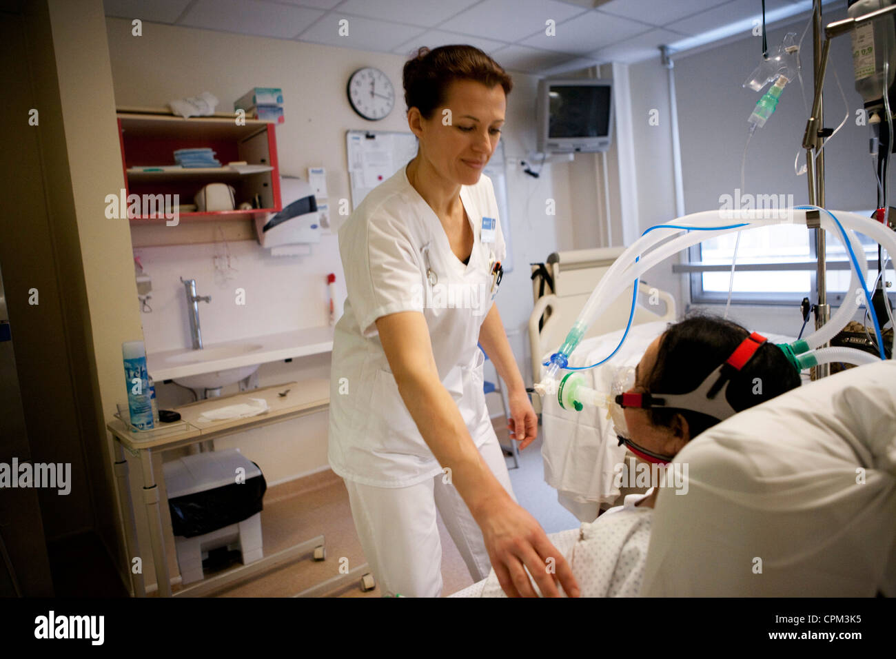 Resuscitation woman hi-res stock photography and images - Alamy