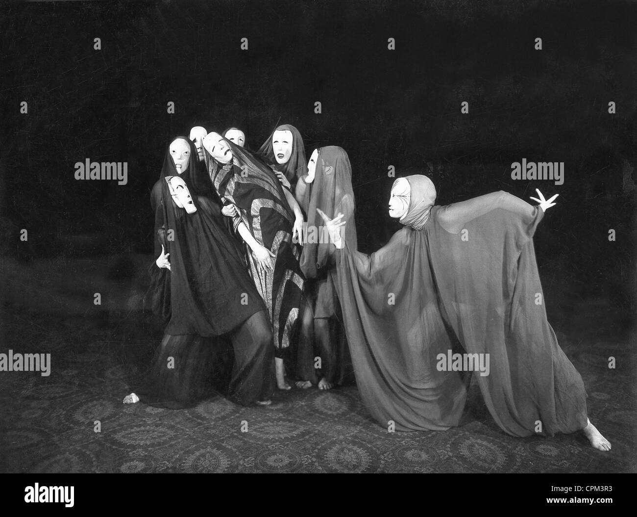 Mary Wigman and a group at a performance of 'Totentanz II', 1926 Stock ...