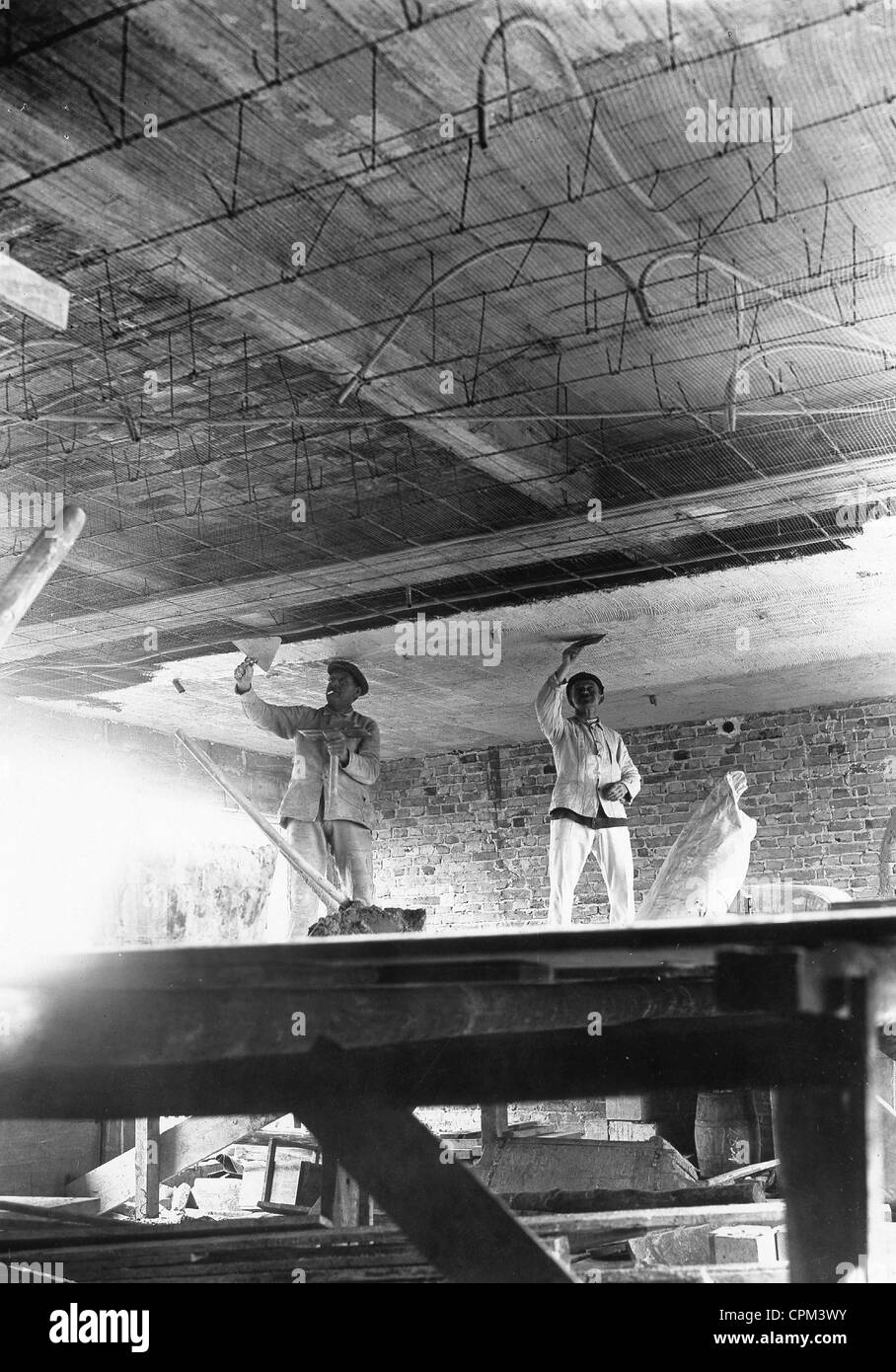 Construction workers in new Black and White Stock Photos & Images - Alamy