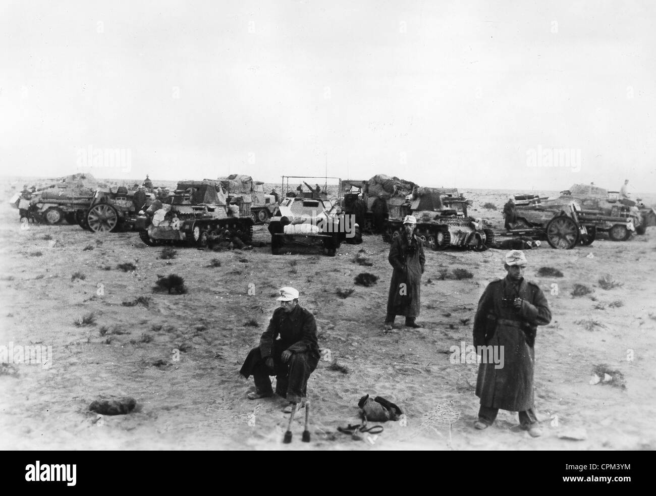 German soldiers in the desert, 1941 Stock Photo - Alamy
