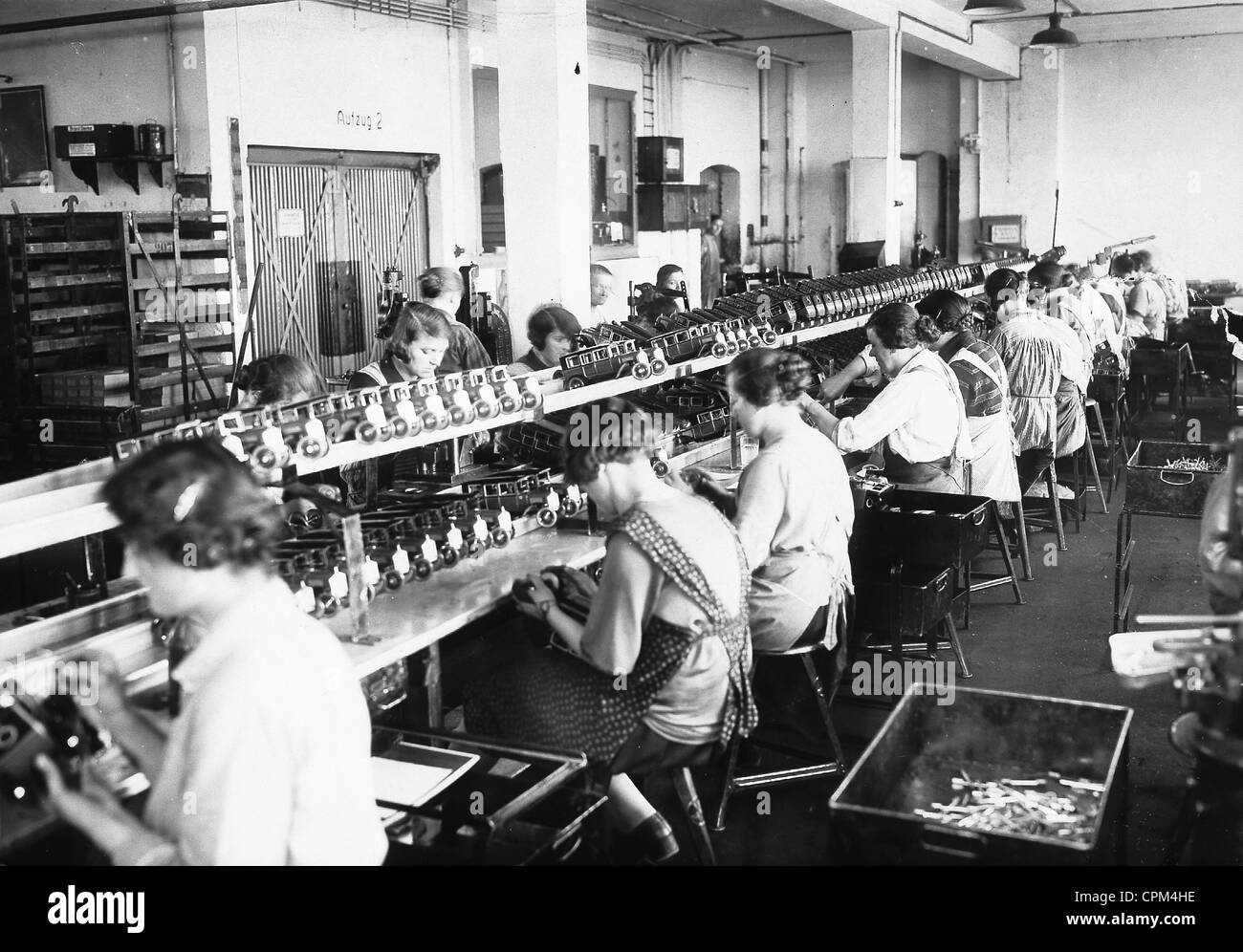 Women Assembly Line Stock Photos & Women Assembly Line Stock Images - Alamy
