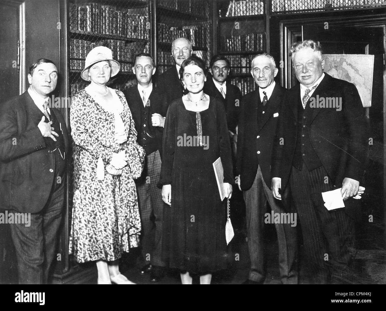 Anna Freud receives the Goethe award for her father Sigmund Freud, 1930 ...