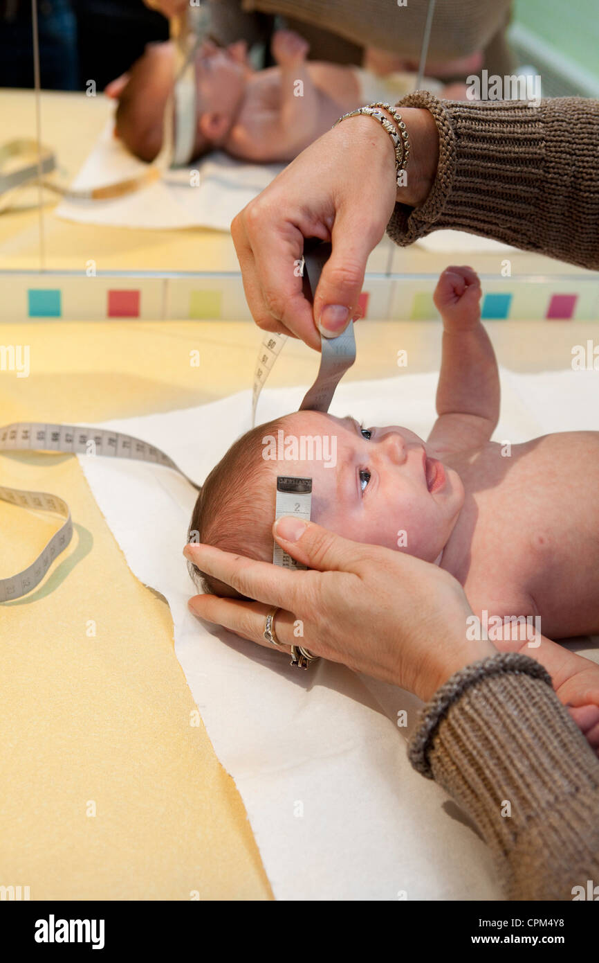 Head circumference measurement hi-res stock photography and images - Alamy